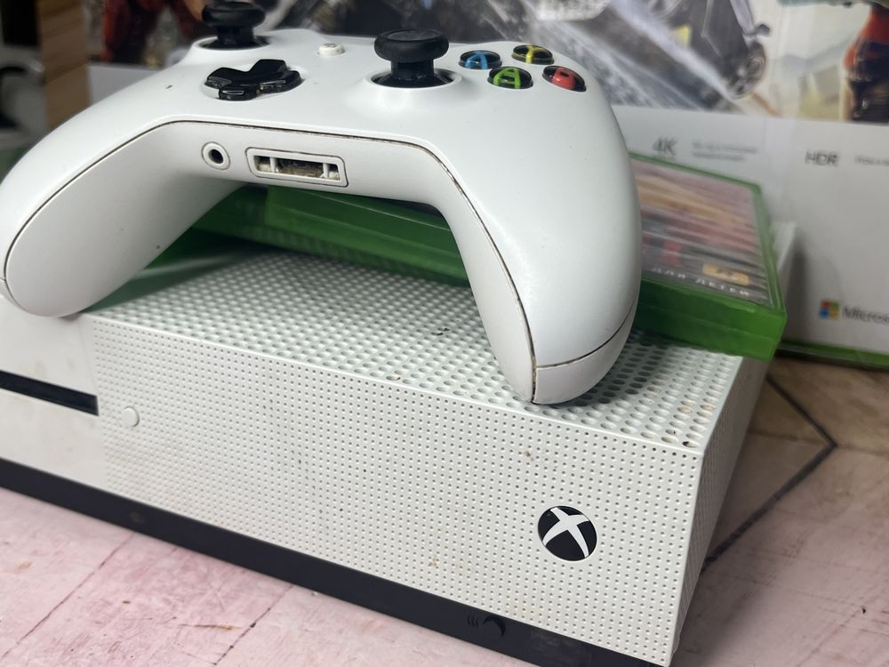 Приставка Игровая консоль XBOX ONE S Нур ломбард код товара 4686: 95 ...