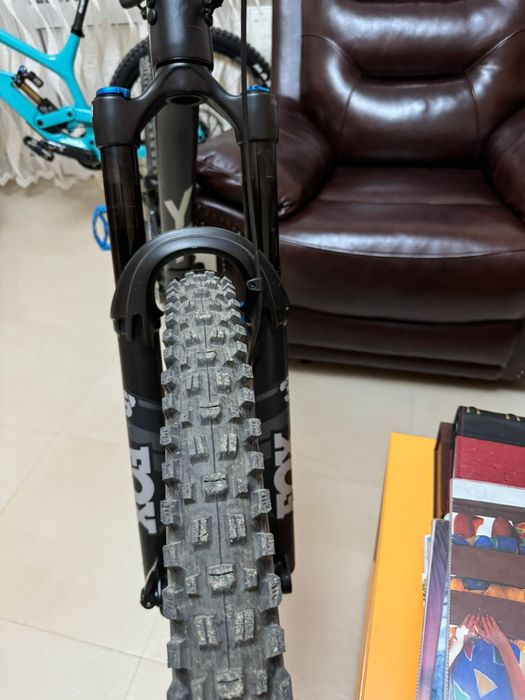 Furca Fox 38 Float Performance 29" Bascov • OLX.ro