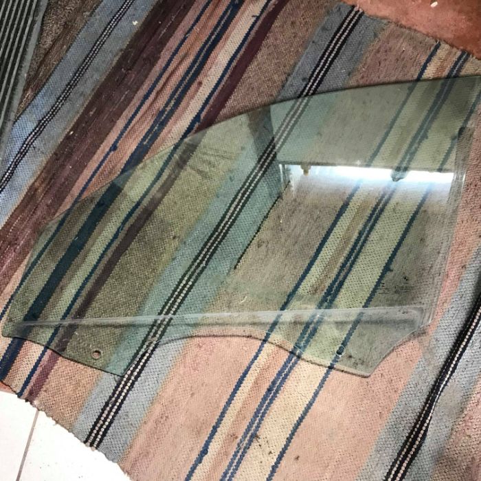 Предно задно оригинално стъкло прозорец Бмв Ф30 F30 лайсни уплатнения ...