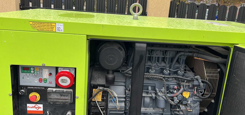 Închiriere Generator Insonorizat Pramac 33 kW (42 kVA ) - Motor Deutz ...