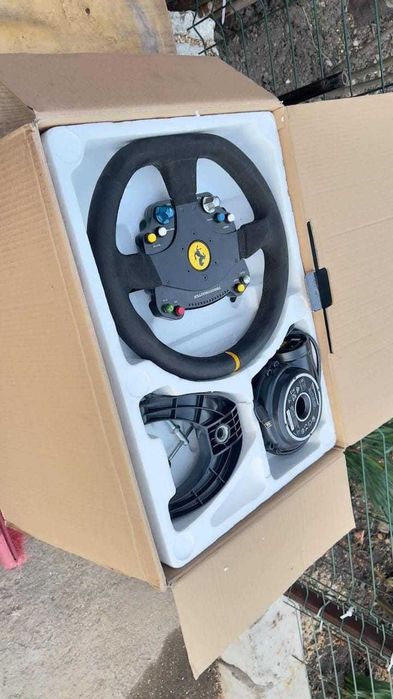 Vând volan pentru PC XBOX sau PS Thrustmaster TS-PC RACER Ferrari 488 ...