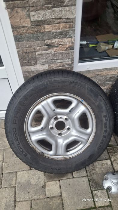 Jante Dacia Duster 16 tabla + anvelope MS 215 65 16 Carei • OLX.ro