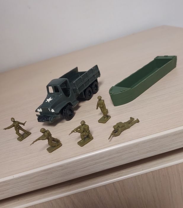 Macheta camion+barca+figurine soldatei WW II-jucarii vintage Italeri ...