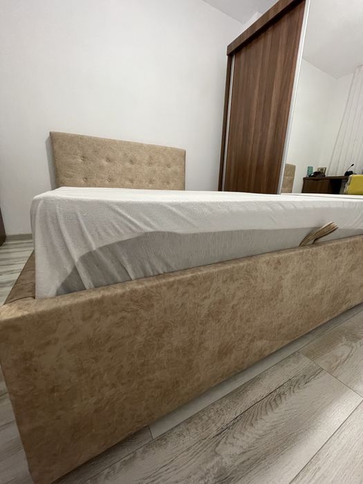 Pat tapițat bej/crem Iasi • OLX.ro