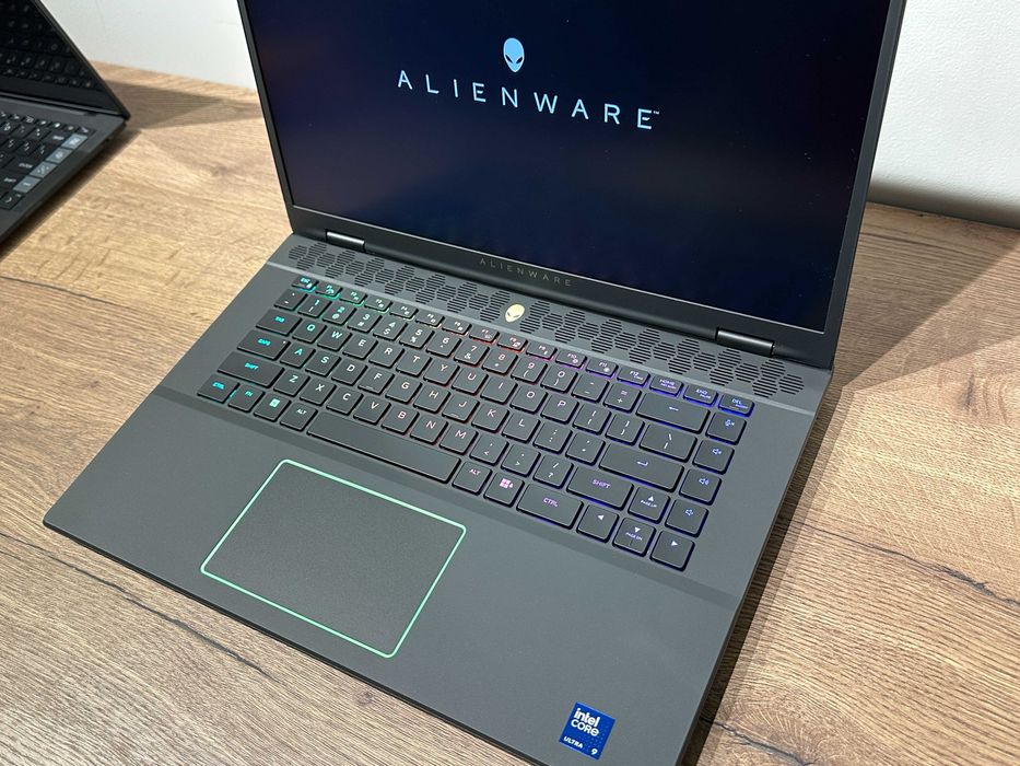 Laptop Gaming Alienware M16 R2 16" QHD Ultra 9 64GB RTX4070 2TB SSD BF ...