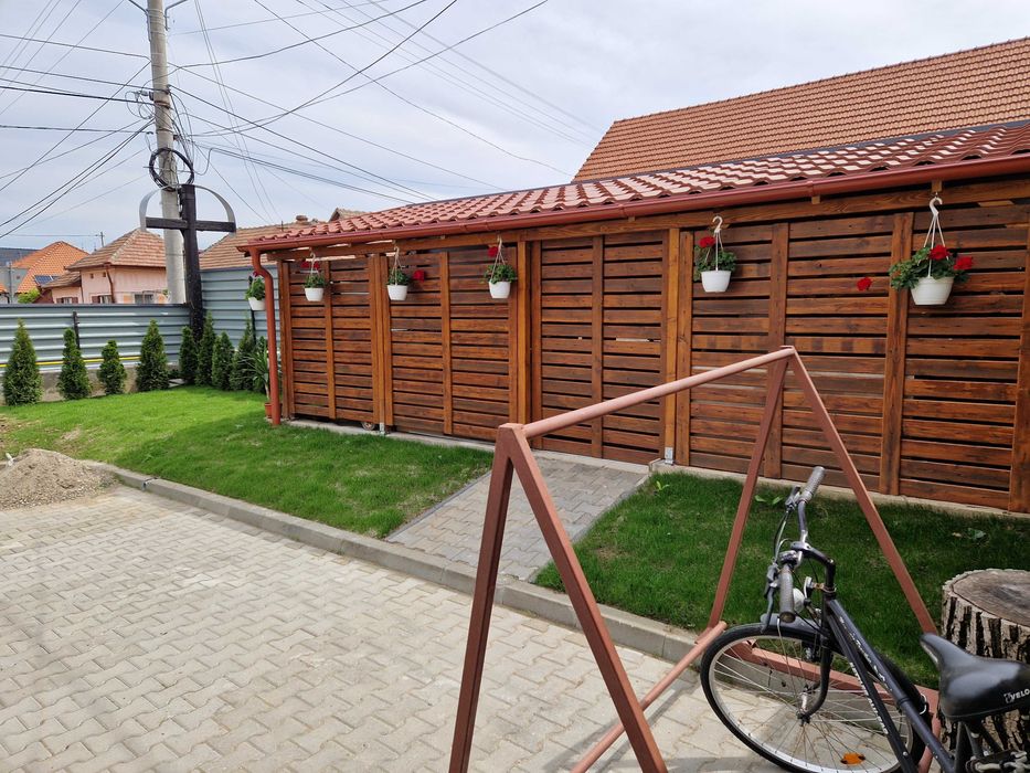 Casa pe doua nivele,intrarari separate ideala pentru 2 familii Blaj ...