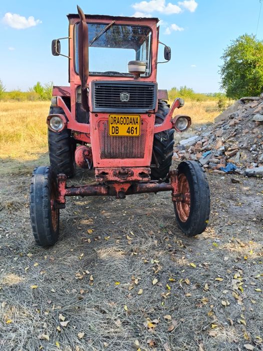 Vand Tractor U650 cu plug PP4 Gaesti • OLX.ro