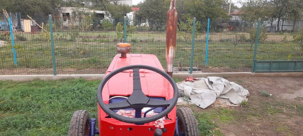 Tractor universal 650 Fundeni • OLX.ro