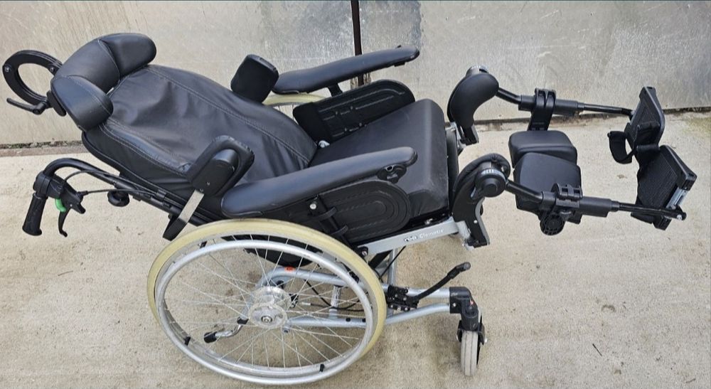 Fotoliu rulant/Scaun cu rotile cu poziție de odihna, mobilitate redusa ...