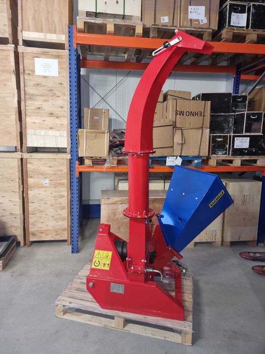 Tocator de crengi la priza tractorului model BX42 Falticeni • OLX.ro