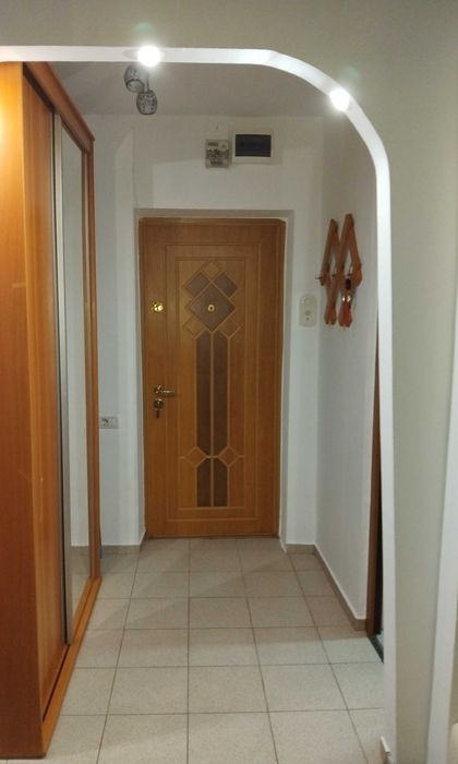 Inchiriez garsoniera zona Far Constanta • OLX.ro