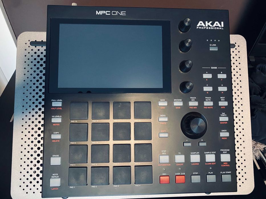 Akai MPC One (ca nou) Cluj-Napoca • OLX.ro