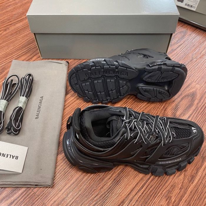 Adidasi Balenciaga Track calitate Premium 2024 Bacau • OLX.ro