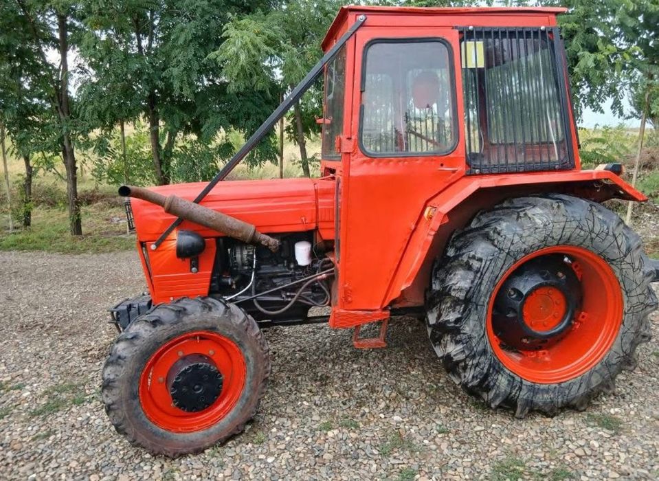 Vand tractor universal dt 530 Baiceni • OLX.ro
