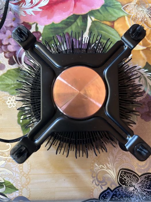 Vand URGENT! procesor de calculator cu cutie si si cooler Arad • OLX.ro