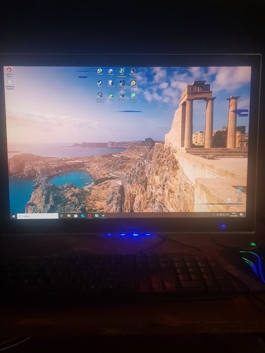 Vand pc gaming cs go 200 fps citit descrierea Cenad • OLX.ro