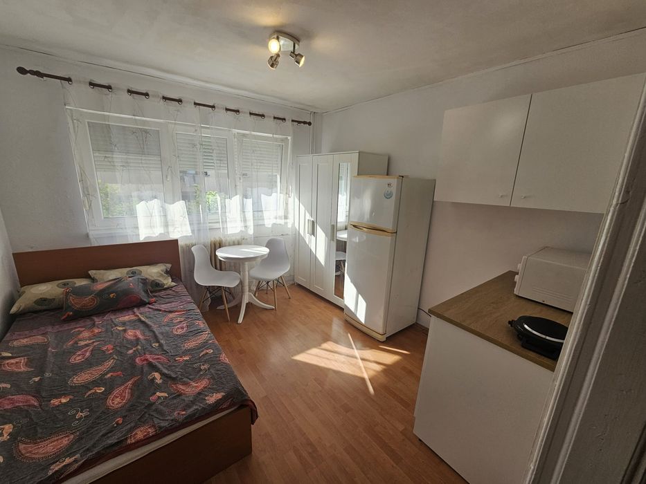 Garsoniera nou mobilata / camera extra depozitare / Calea Buziasului ...