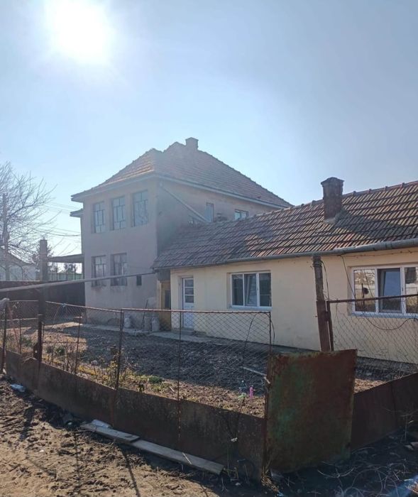 Proprietar,vând casă în Giulvăz Giulvaz • OLX.ro