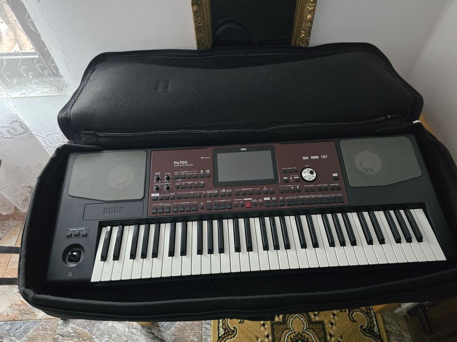 Orga profesionala Korg pa 700 Galanesti • OLX.ro