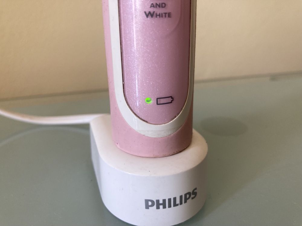 Зарядно + Четката за зъби +зъбен душ-Philips sonicare гр. София ...