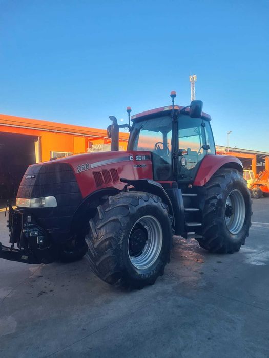 Tractor Magnum 250 Felnac • OLX.ro