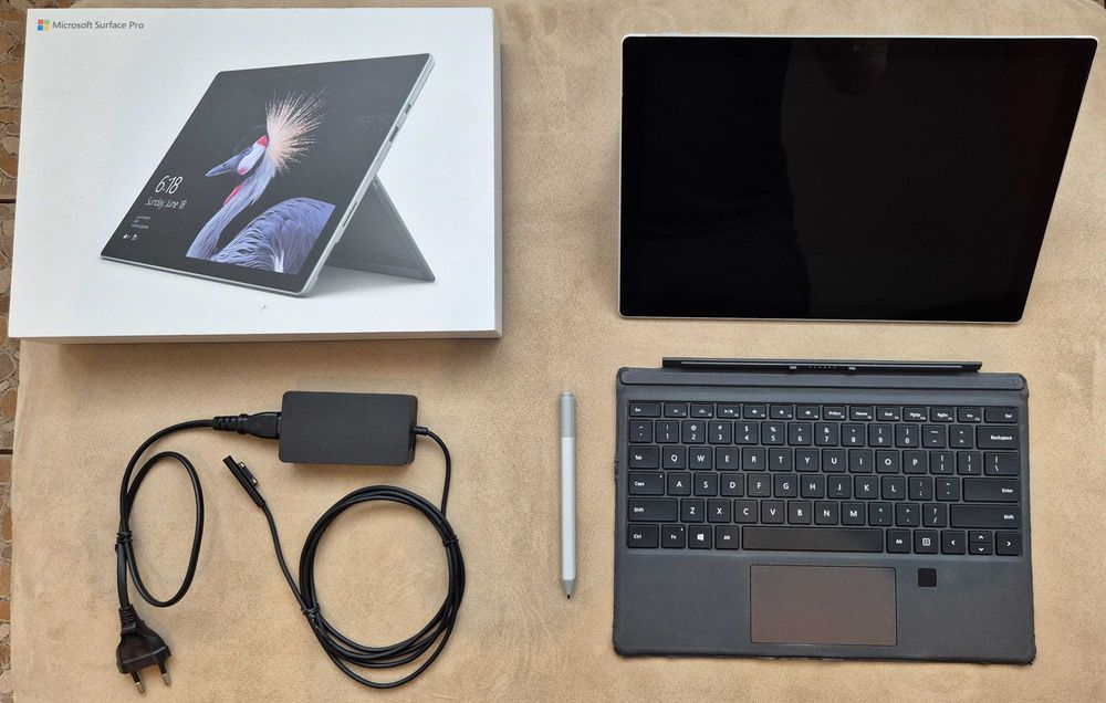 Microsoft Surface Pro (5th Gen) i7 8GB RAM 256GB SSD fingerprintID pen ...