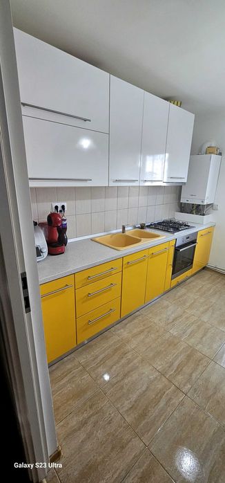 Vand apartament 3 camere George Enescu Suceava • OLX.ro