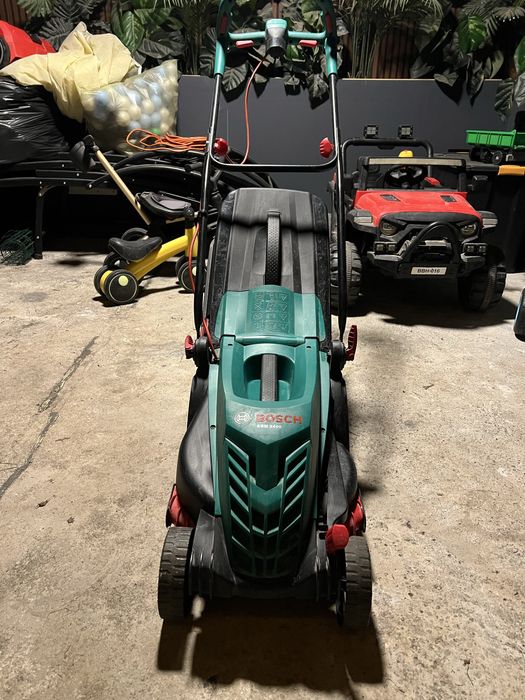 Masina electrica de tuns gazonul Bosch ARM 3400 Dobroesti • OLX.ro
