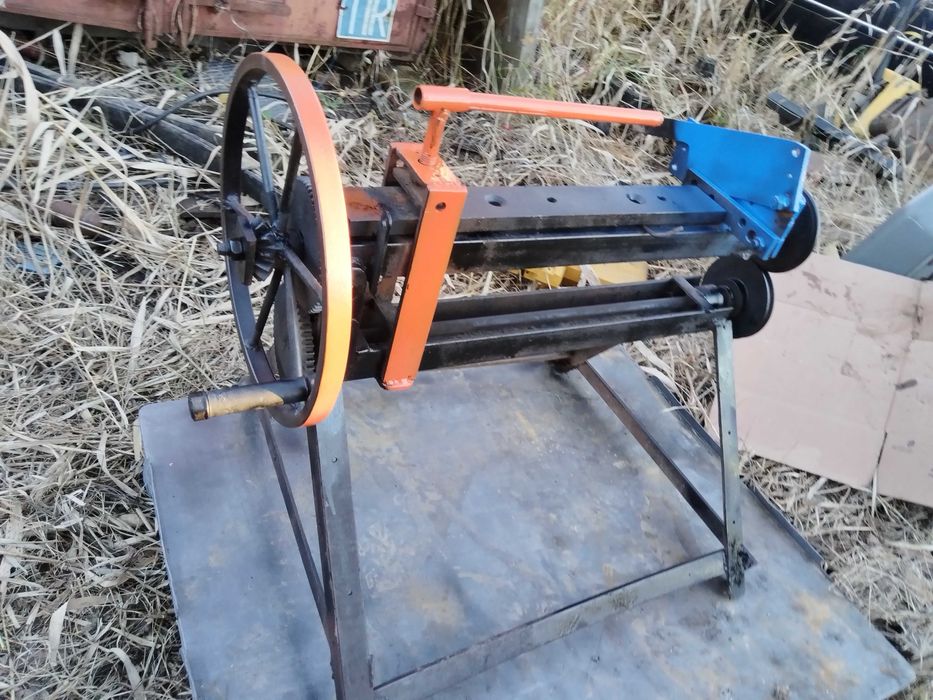 Banc de lucru ghilotina menghine abcant Stefanesti • OLX.ro