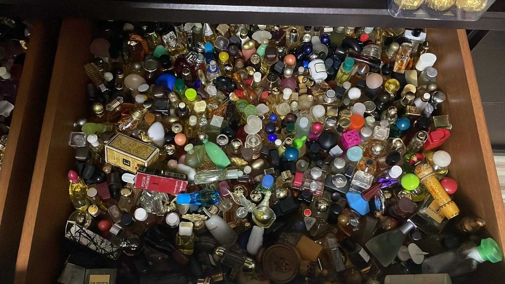 LOT 1000 Miniaturi parfum Dior, Chanel, Guerlain, YSL, Nina Ricci Buzau ...