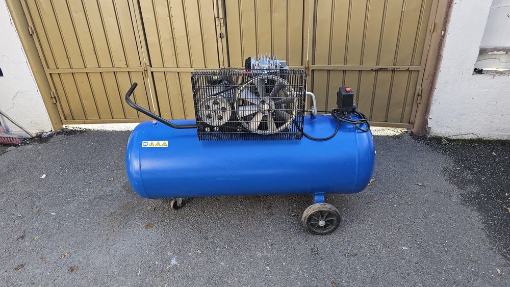 Vand compresor profesional 200L Bragadiru • OLX.ro