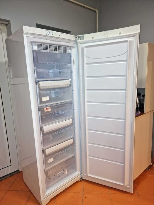Congelator Indesit UIAA12F (220L, No Frost, 7 sertare, 175cm) Ludus ...