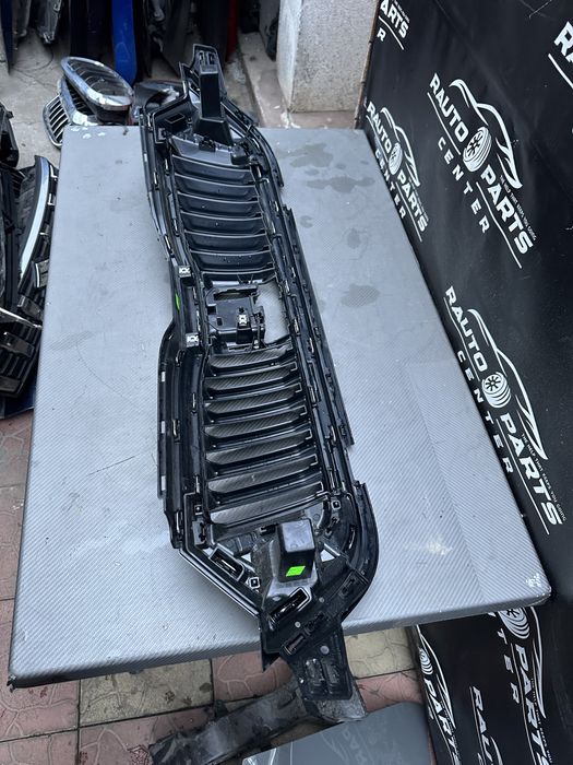 Grila centrala bara fata Skoda Octavia 4 2020/2021/2022/2023 distronic Bucuresti Sectorul 1 • OLX.ro