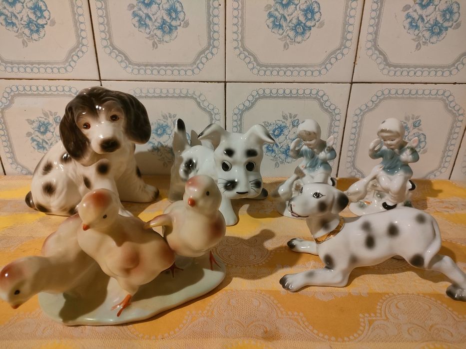 Porțelan/bibelouri/comunism Dobroesti • OLX.ro