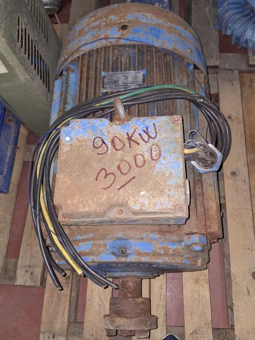Vând motor trifazic Ciugud • OLX.ro