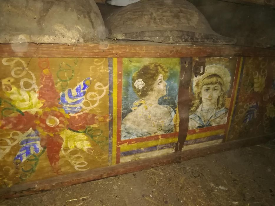 Lada de zestre(cufar) 3 bucăți vechi/antichitati de 200 de ani Craiova ...