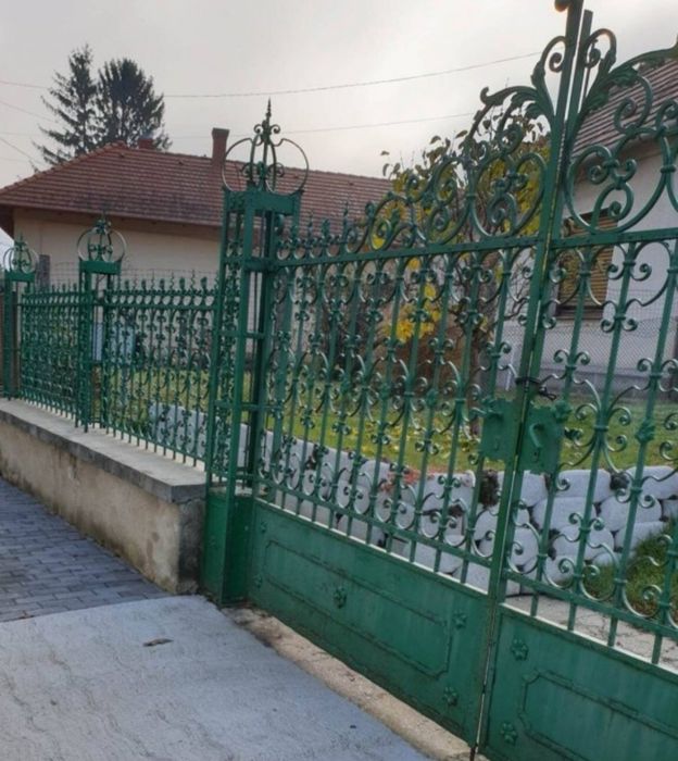 Poarta-gard-stalpi fier forjat nituit 23 m.Antic Cluj-Napoca • OLX.ro