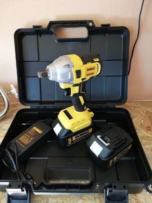 Гайковерт Dewalt 24V 5 Ah с 2 батерии зарядно и куфар гр. София Надежда 4 • OLX.bg