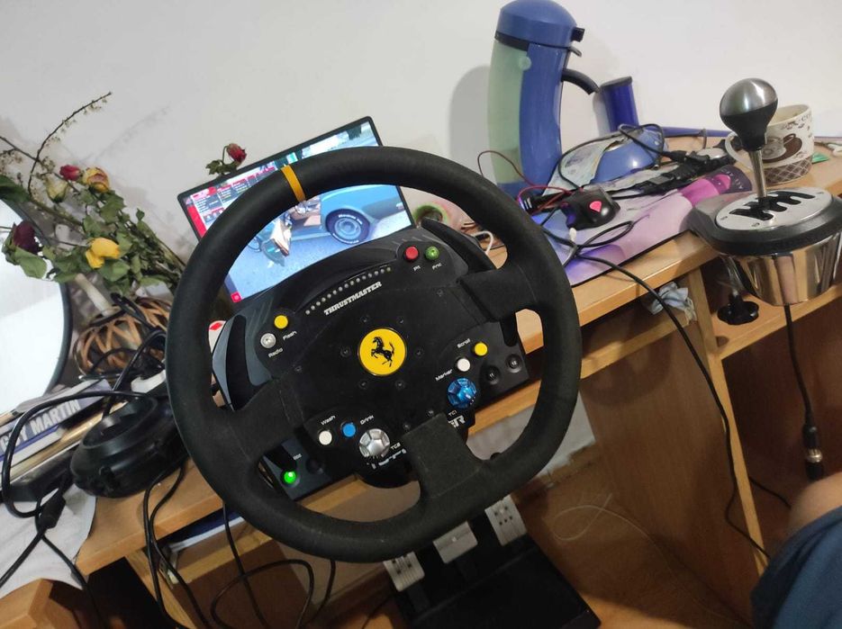 Vând volan pentru PC XBOX sau PS Thrustmaster TS-PC RACER Ferrari 488 ...
