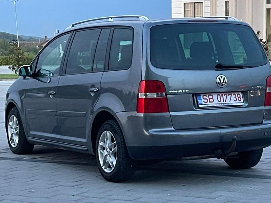 Recent adus: Wv Turan 2.L Disel 6+1 Trepte Model Hig=Line Apoldu de Sus ...