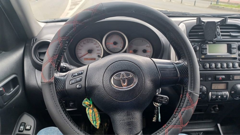 Toyota Rav 4 4x4 Zalau • OLX.ro