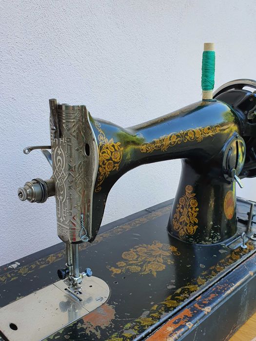 Masina de cusut manuala de colectie Pitesti • OLX.ro