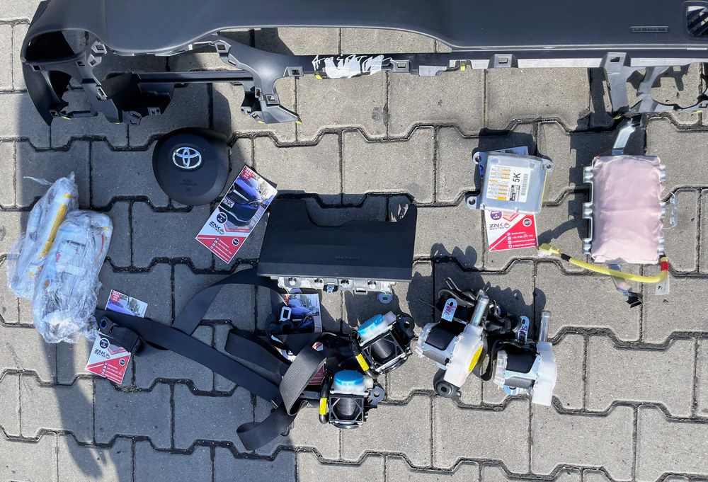 Toyota CHR kit airbag - plansa de bord - diferite culori - set centuri ...