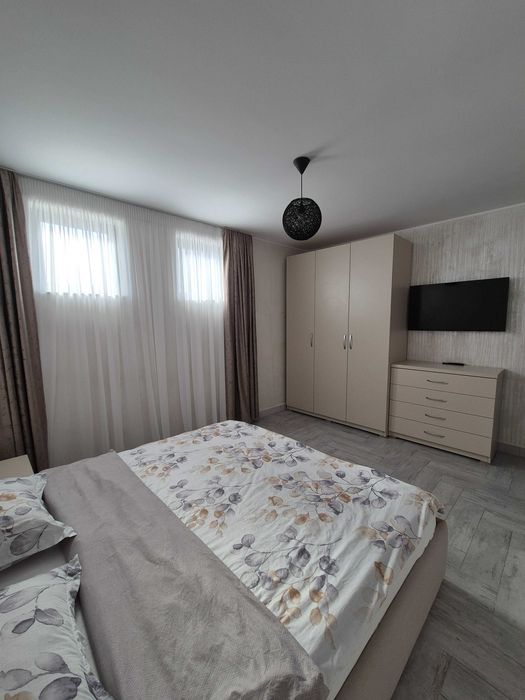 Închiriez apartament 3 camere în apropiere de Shopping City Mall ...