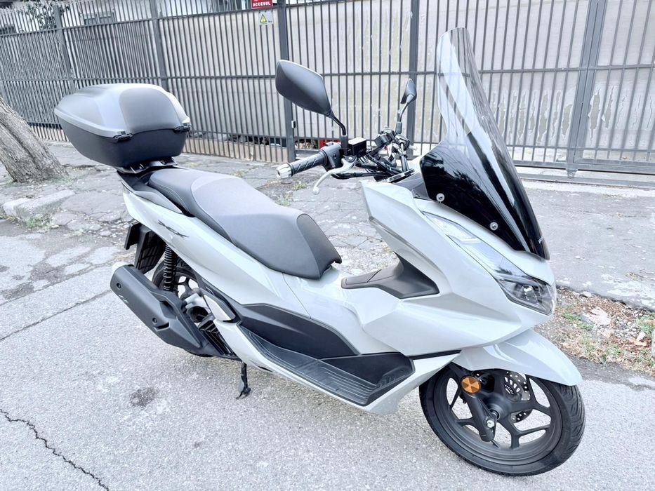 Scuter Honda pcx 125 2024,500 km,ca nou Vernesti • OLX.ro
