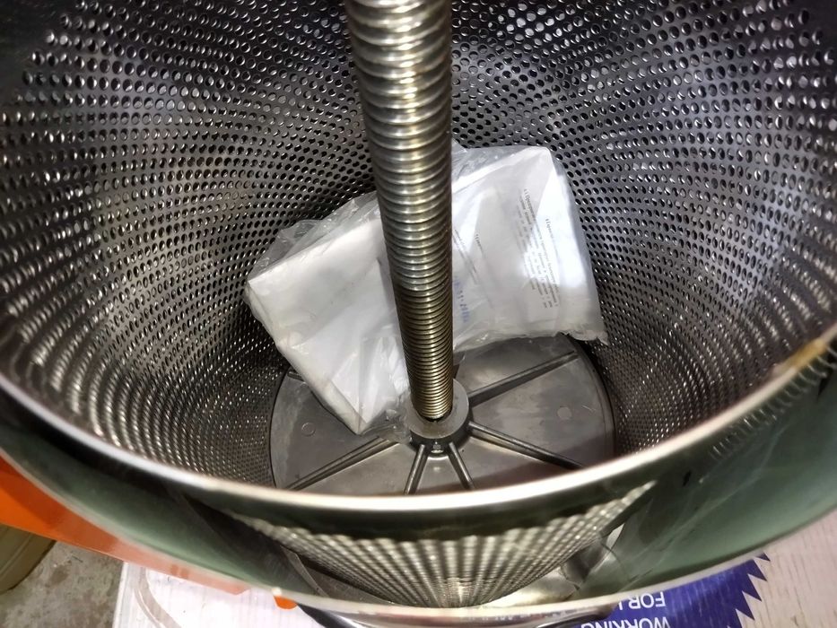 Presă Teasc inox de struguri și fructe Bacau • OLX.ro