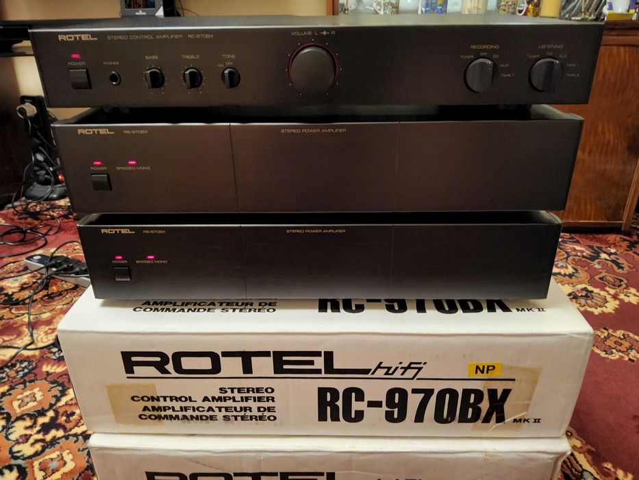 2 Amplificatoare Putere Rotel RB 970BX Preamplificator Rotel RC 970BX ...