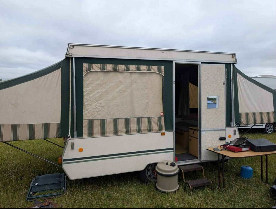 Rulotă trailer ( remorcă cort) Prundeni • OLX.ro