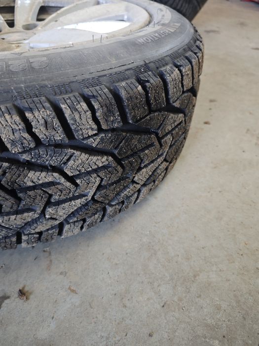 Vând un set de roti cu anvelope noi pe 17M+S Satu Mare • OLX.ro