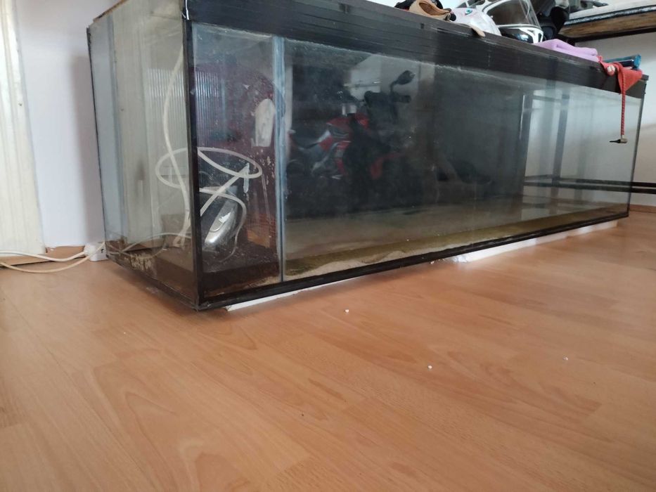 Vând acvariu 450 litri Bocsa • OLX.ro